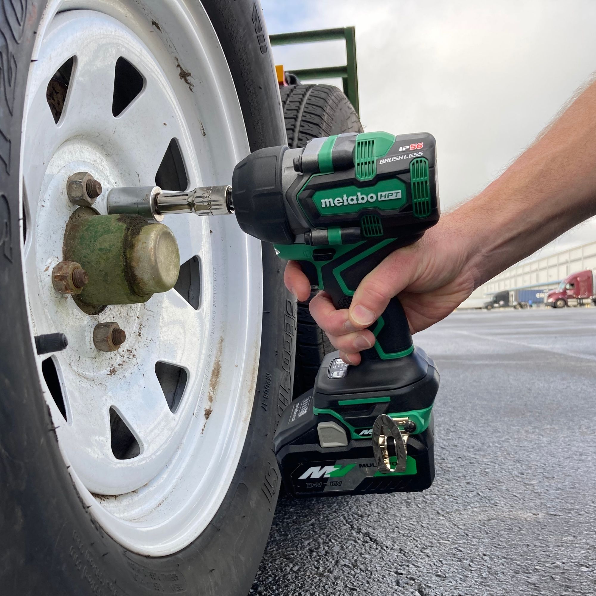 36V MultiVolt™ 1/2 Inch Mid-Torque Impact Wrench Kit | Metabo HPT WR36DE